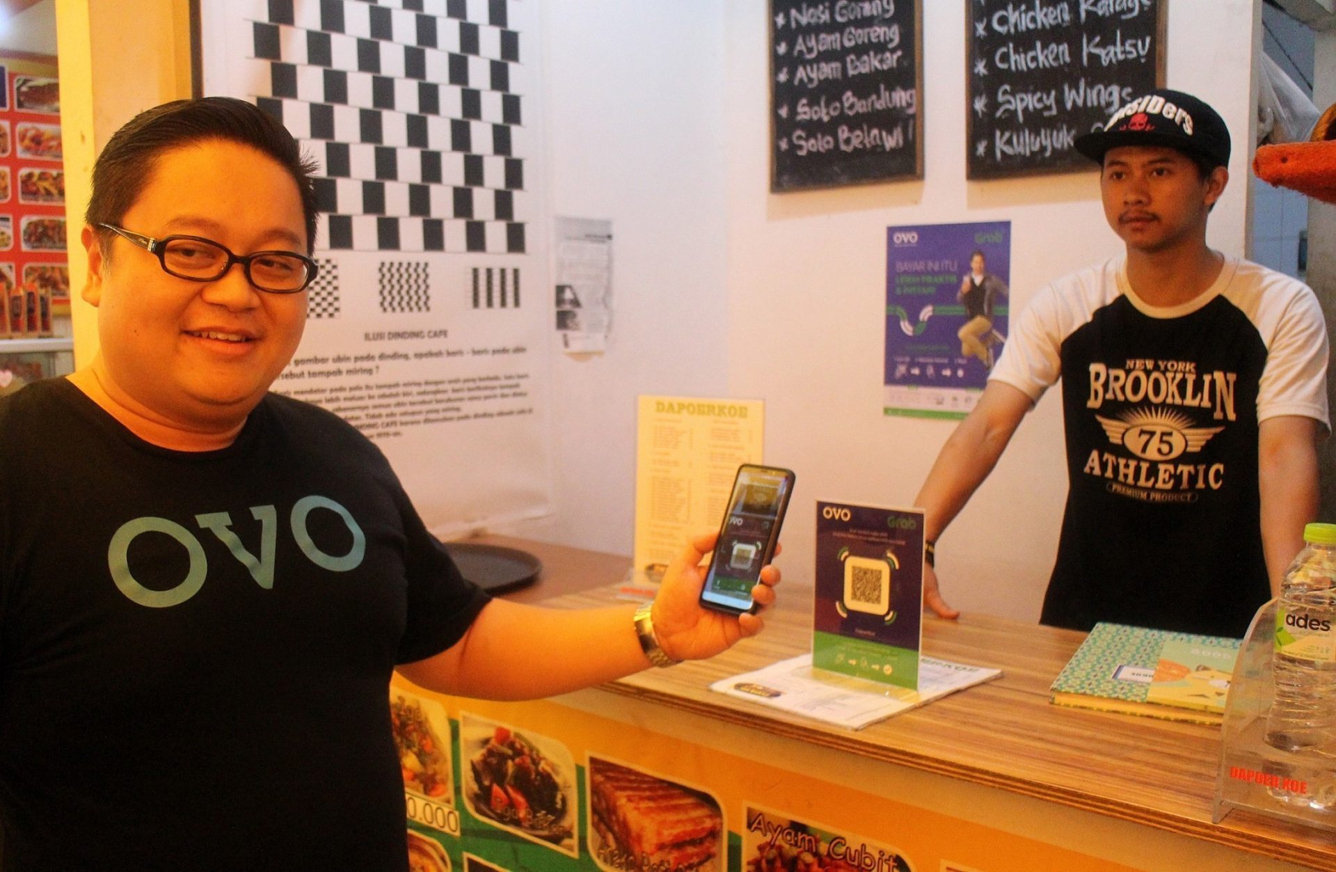 Ovo QR Code Sudah Bisa Digunakan di Bandung | Selular.ID