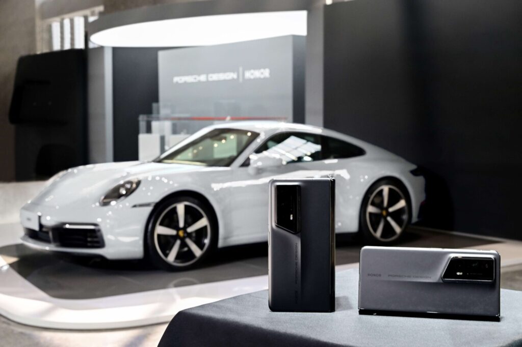 Sederet Keunggulan Porsche Design Magic V2 RSR, Smartphone Lipat ...