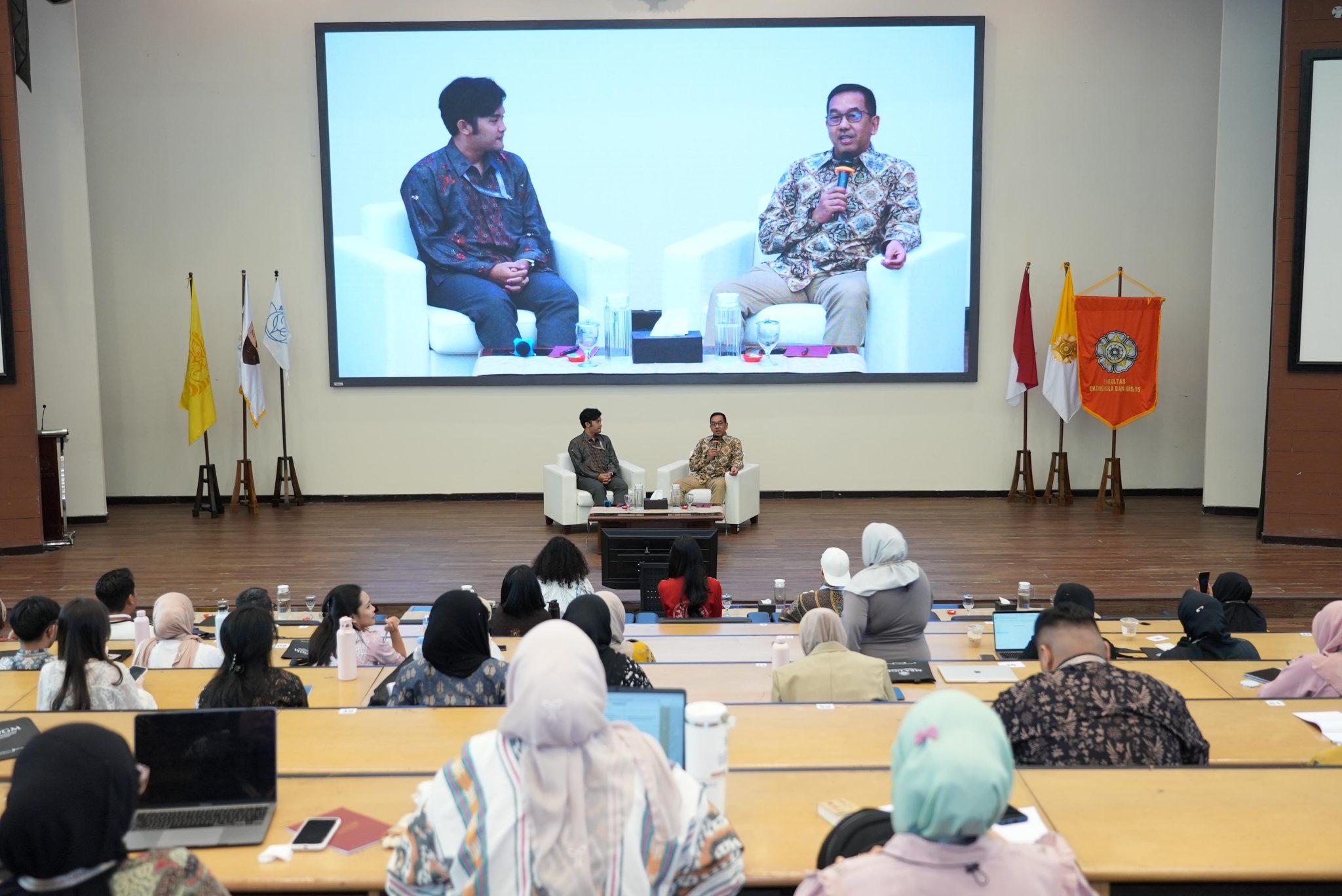 Telkom Perkuat ESG, Resmikan Digistar Club dan Bantu Air Bersih di ...