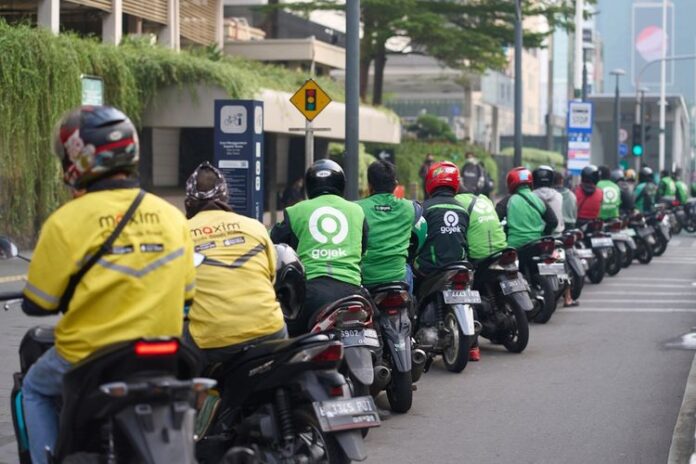 Potongan Aplikator Maksimal 8% ke Ojol, Konsumen Jadi Korban? | Selular.ID