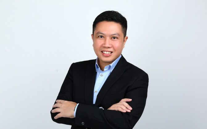 Tak Lagi di Telkomsel, Derrick Heng Kini Jadi Petinggi Singtel | Selular.ID